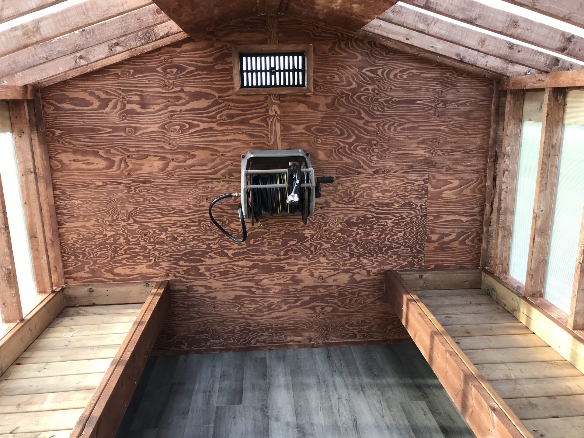 Greenhouses Alberta | Custom Wooden Greenhouses | Country Cabins